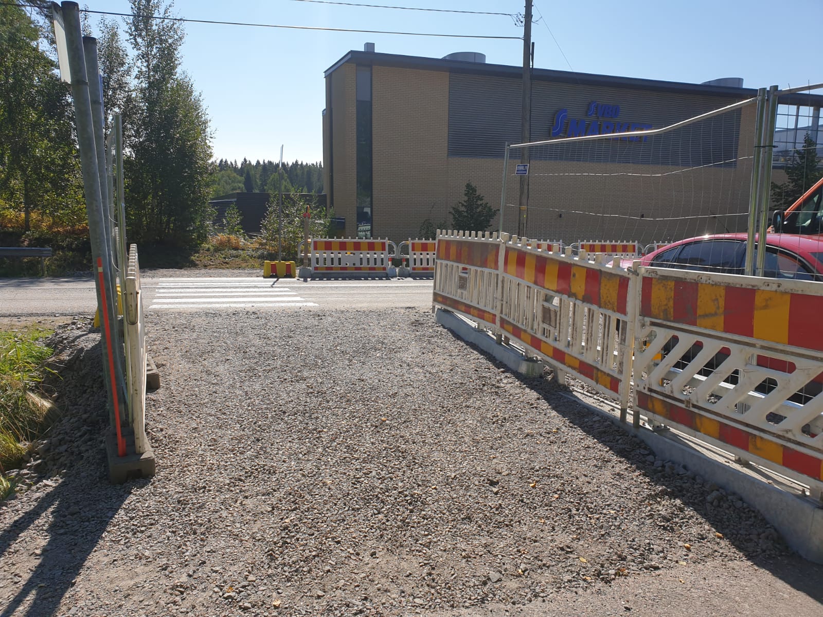 Söderkullassa Uuden Porvoontien varrella kevyen liikenteen järjestelyt ...